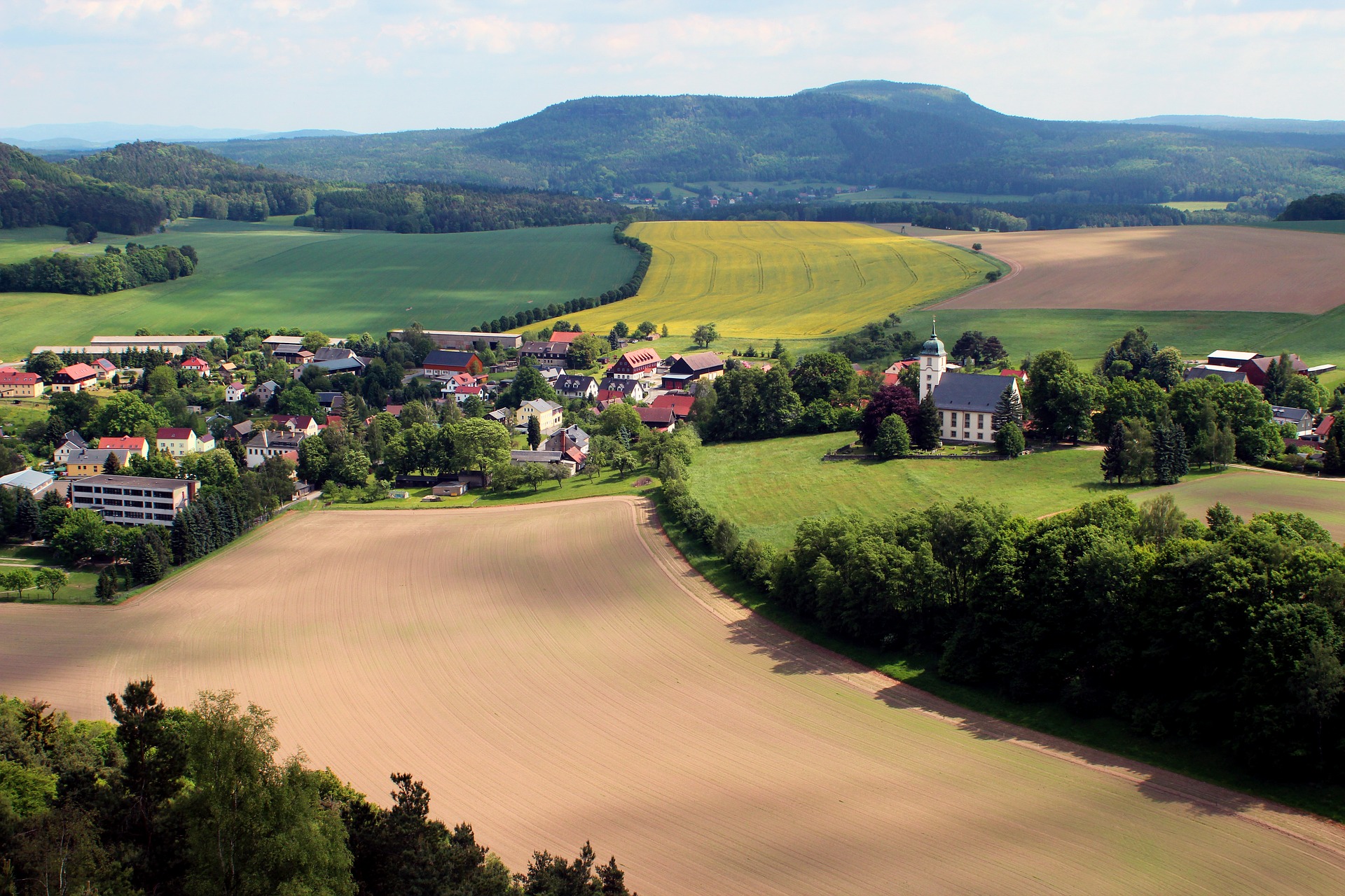 Landleben bevorzugt? Grüner wohnen - Hausverwaltung R.E. Immo GmbH Landleben bevorzugt? Grüner wohnen - Hausverwaltung R.E. Immo GmbH